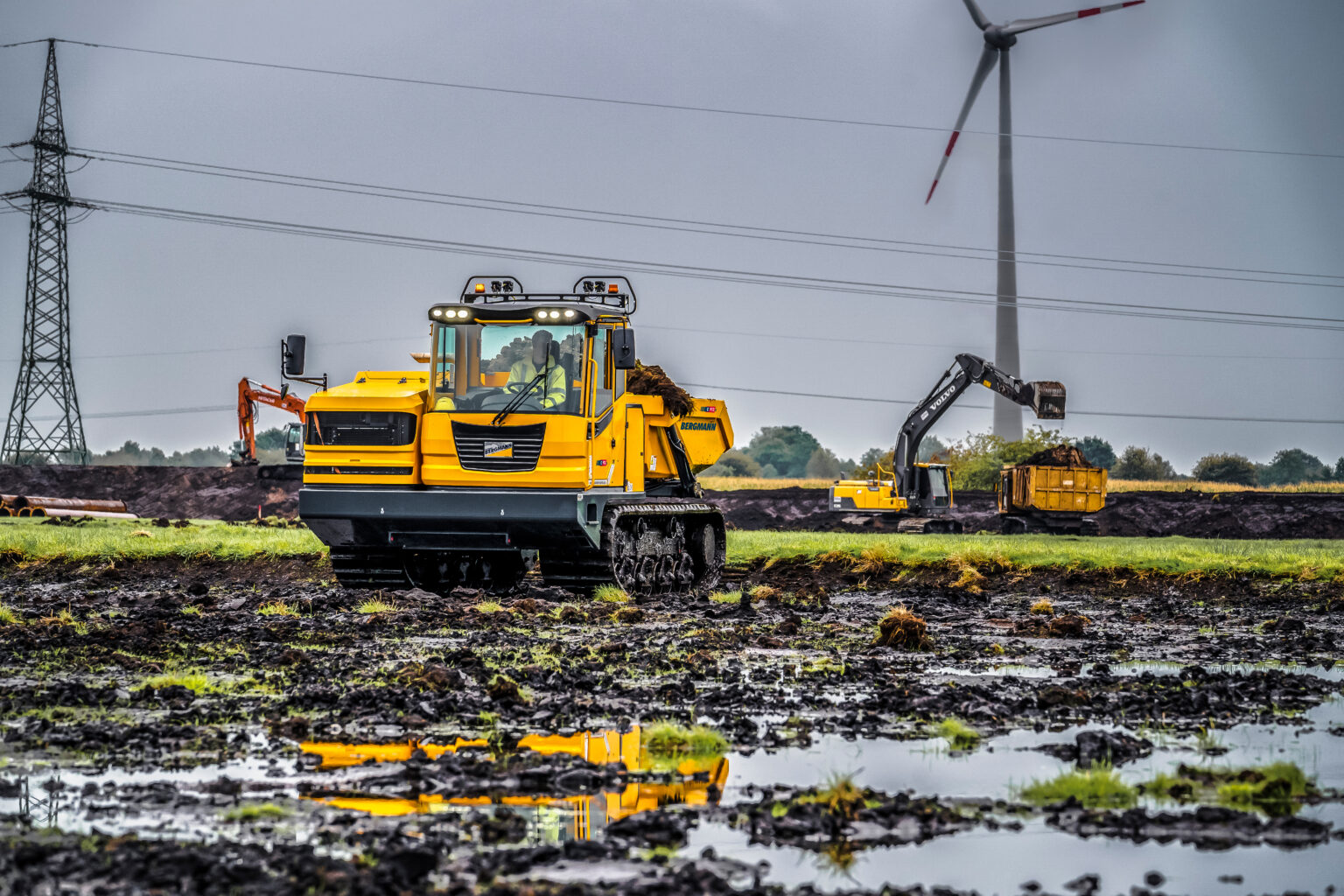 Pipeline Construction Equipment | Bergmann Dumpers & Trucks